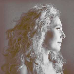 Biography | Clara Ponty