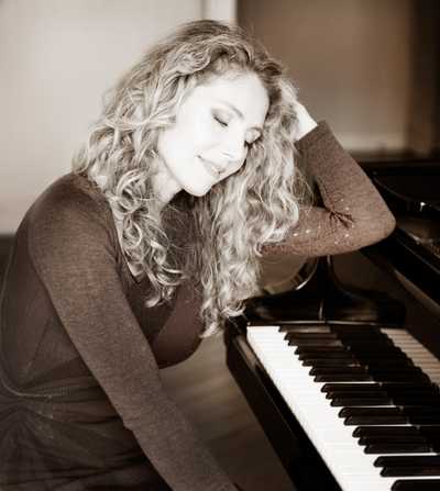 Biography | Clara Ponty